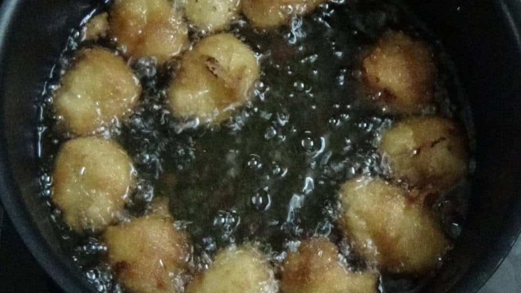 Crispy sweet bonda | Maida rava crispy sweet balls | sangskitchen