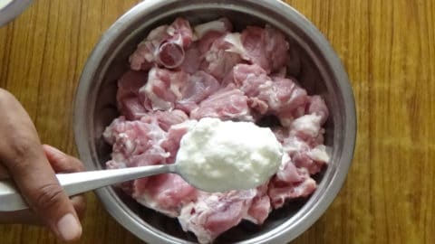 Mutton curry | Simple mutton curry in the pressure cooker | sangskitchen