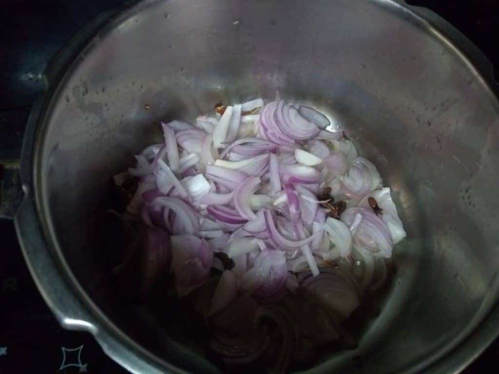 Chicken biryani in cooker | Easy cooker chicken biryani with basmati rice